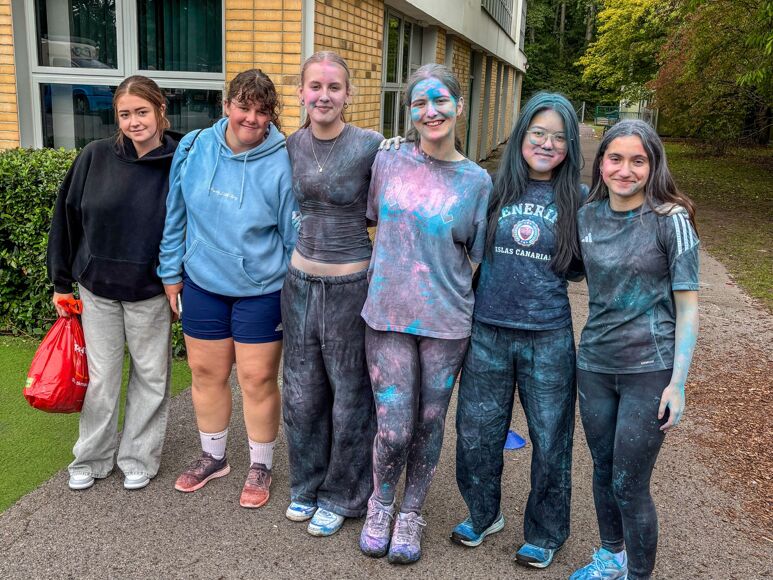 Heatherside Colour Run - Latest News - Court Moor School